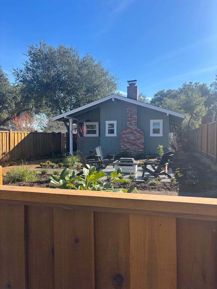 Charming Cottage Home In Los Altos - Mountain View, CA