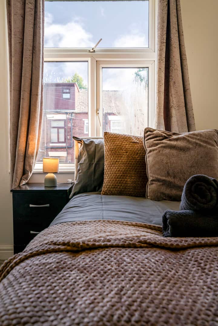 2br Sleeps 6, Oldham, Free Parking, Fast Wifi - Oldham