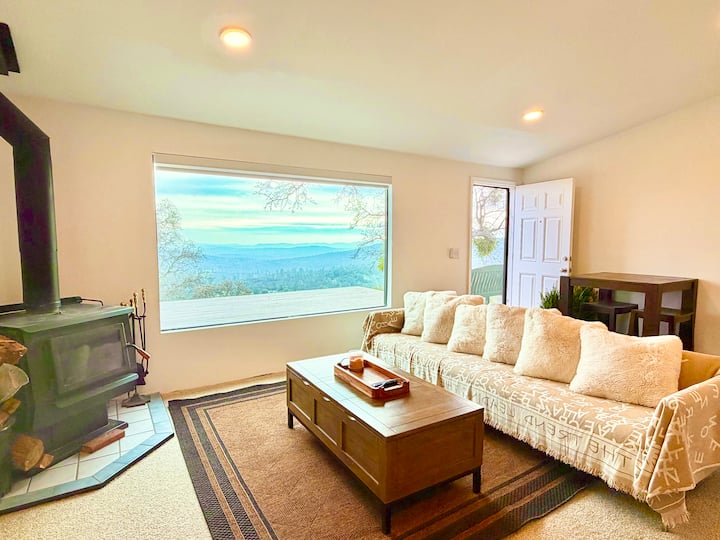 Sierra Foothill Oaks Home - Copperopolis, CA