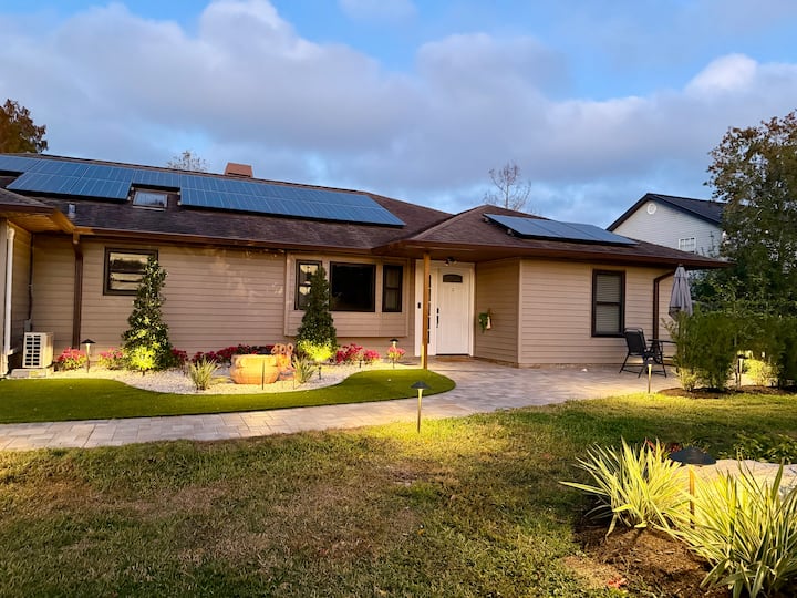 The Modern Farmstead W/ Pool Spa & Games - Lake Sawyer, Parrish