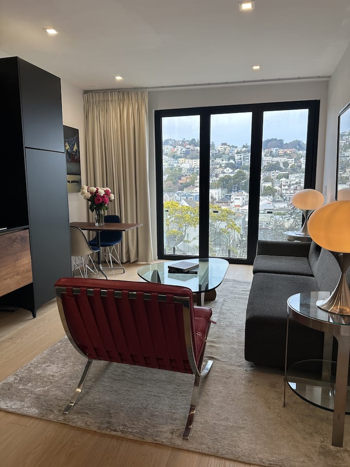 Stylish 1-bedroom With Balcony, Breathtaking Views - San Francisco, CA