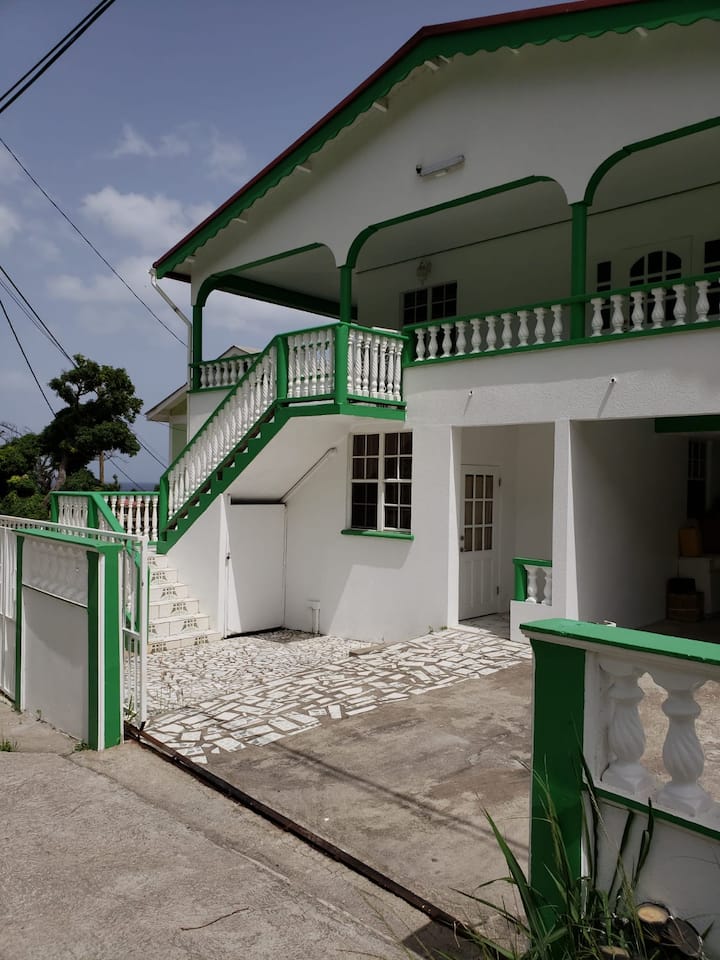 Chez Lucy - Where Guests Become Family - Roseau