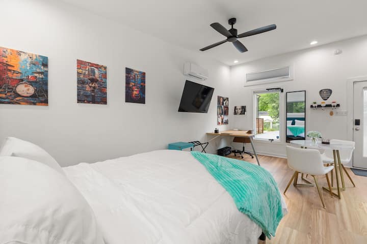 Irie Vibes Private Guest House | Downtown - Raleigh, NC