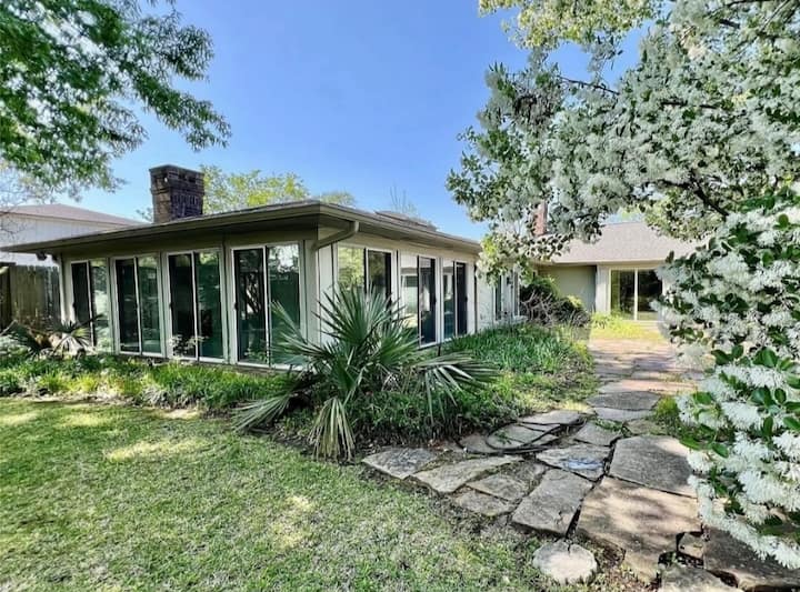 Private Getaway Home For Relaxation - Beaumont, TX