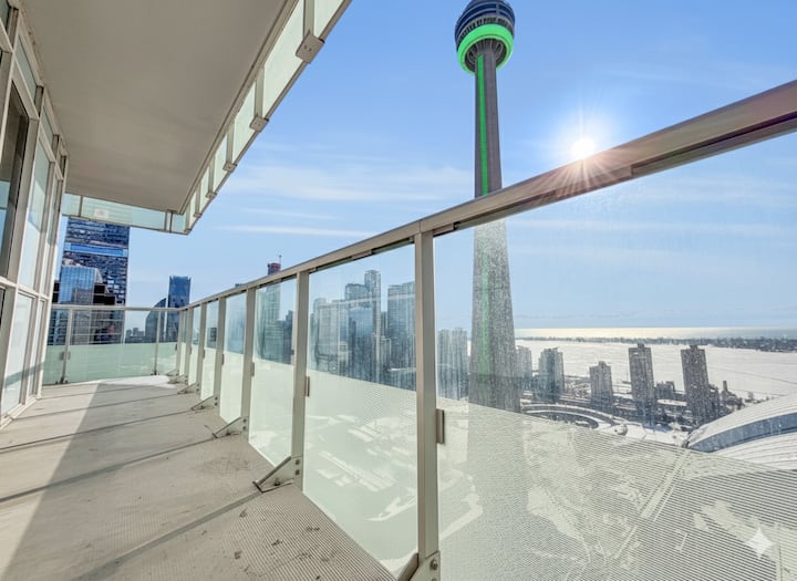 Stunning 2br W. Direct Cn Tower View + 1 Parking - Toronto