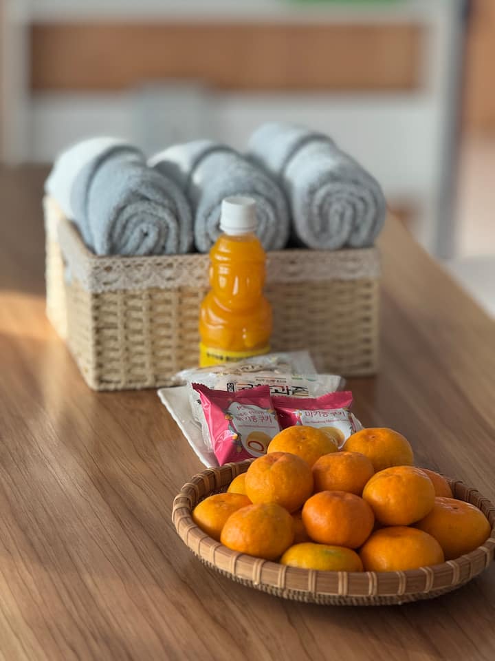 [369민박] 제주의 서쪽을 한 눈에 담을 수 있는 숙소 - Jeju-si