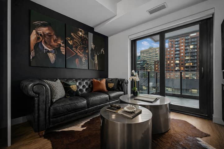 Black Label Lounge • City Views • Free Parking - Calgary