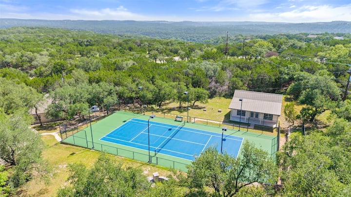 Private Guest House W/ Gym, Office & Tennis Court - Austin, TX