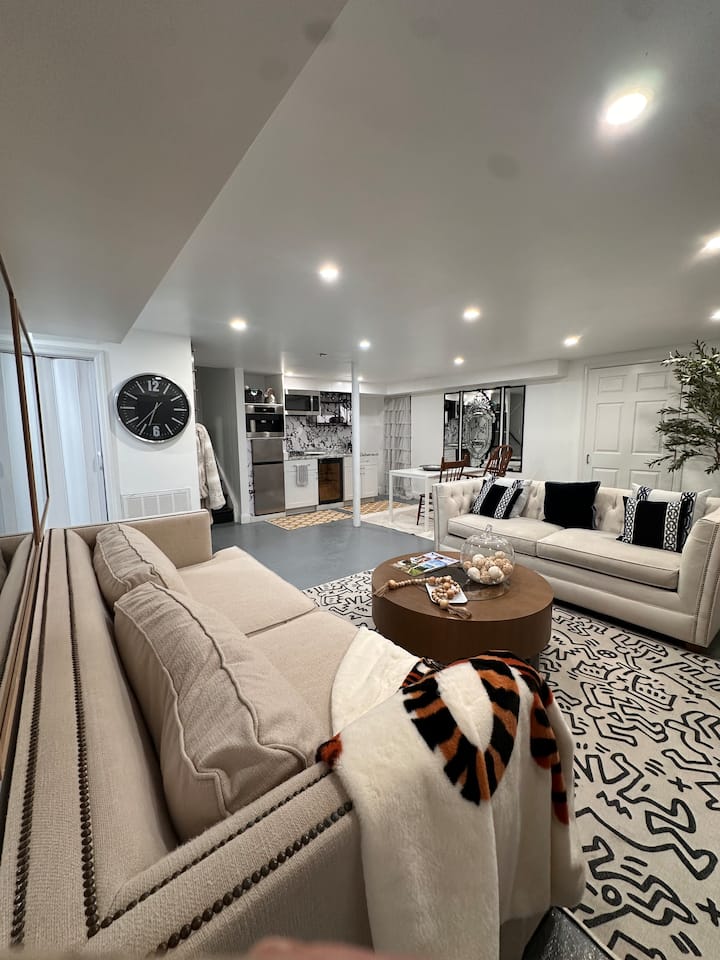 Luxury Private Suite (King Bed, W/d, Kitchenette) - Greenwich