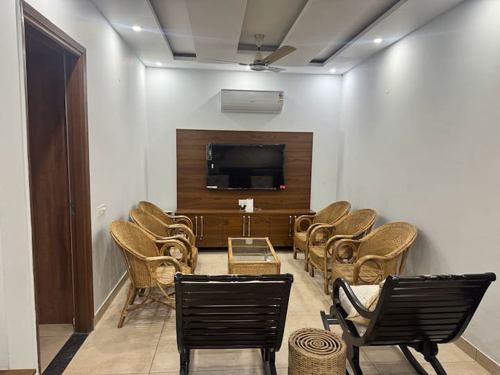 "Your Home Away From Home" Enjoy Our 3br Retreat! - Chandigarh