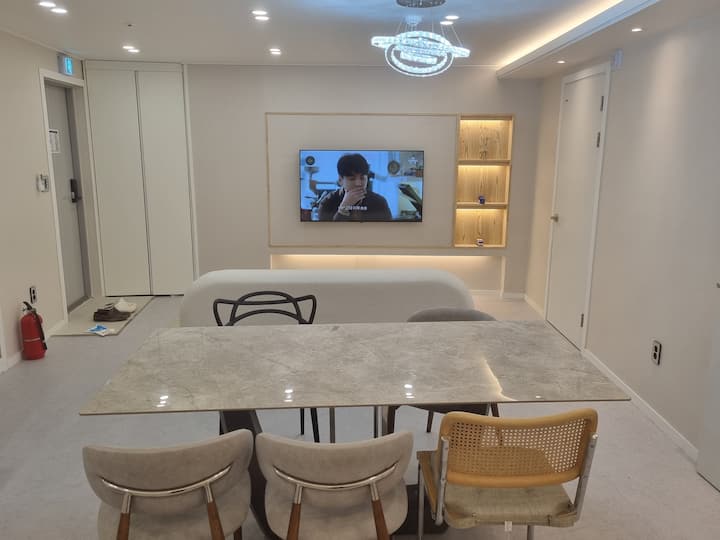 소풍스테이#Ep2#2호실 | 성심당 도보 7분 | 스카이로드 | 대전역 | 뼈구이 - Daejeon