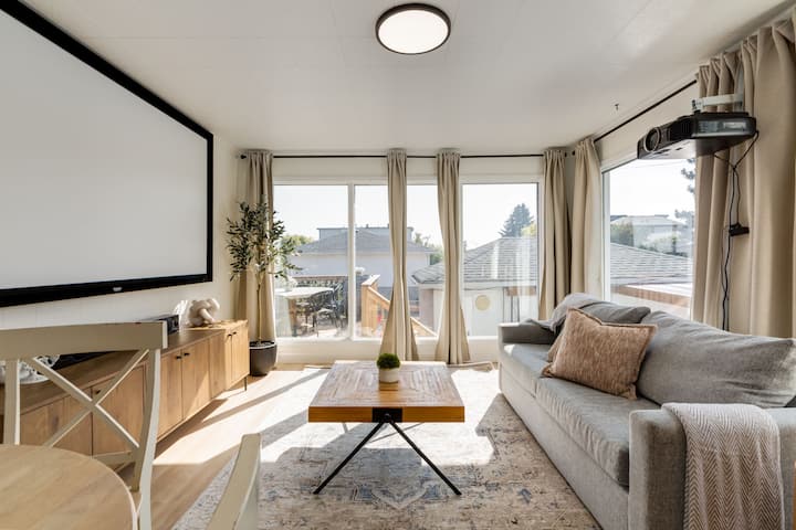 3 Bedroom House-hot Tub-skyline Views-saddledome - Calgary
