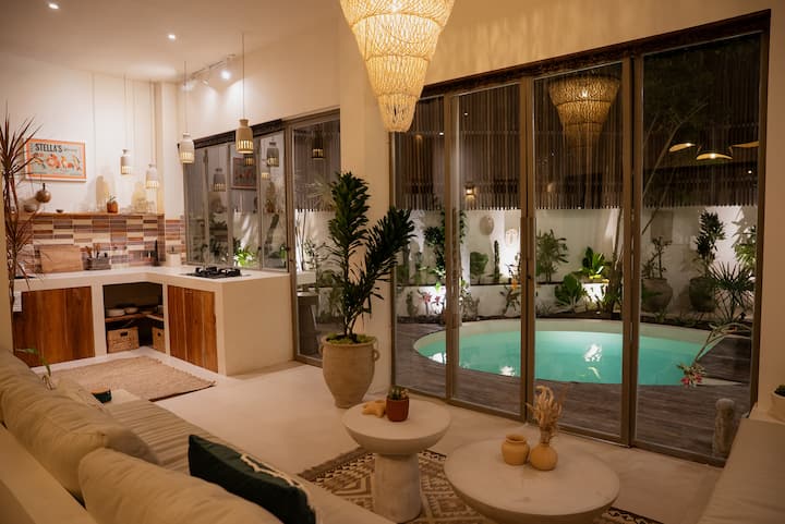 Villa Oasis Kentia - A Refined Tropical Retreat - Canggu