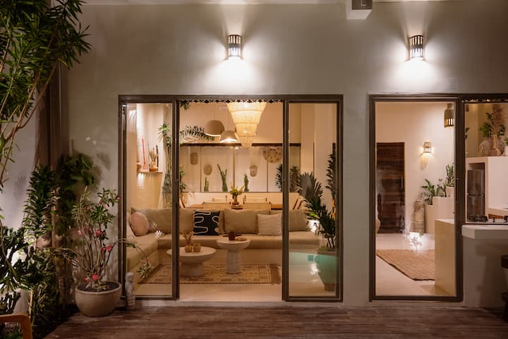 Villa Oasis Kentia - A Refined Tropical Retreat - Canggu