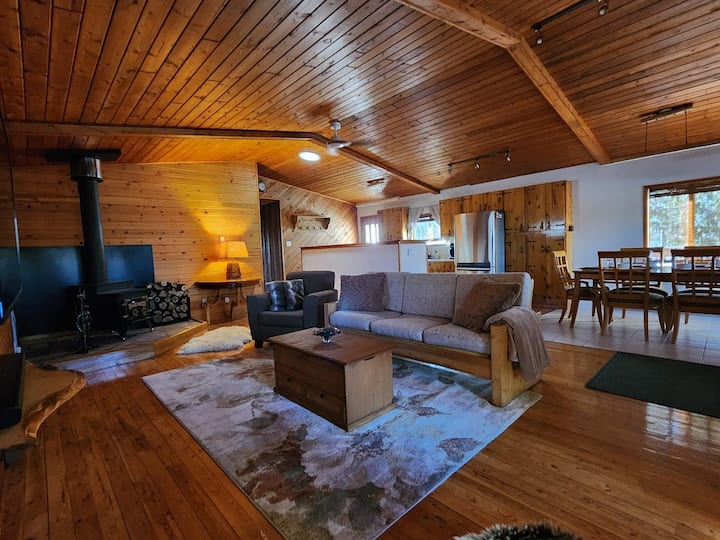 Grand Marais Cabin W/ Games Room & Fireplace - Manitoba