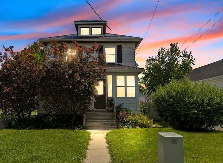 4 Bd Traditional Style Home Near Downtown Chatham - Chatham-Kent