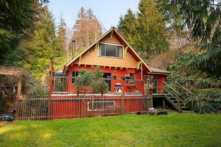 Tunstall Beach Cottage - Bowen Island