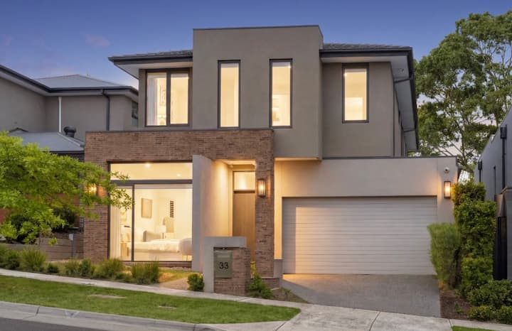 Luxurious Family Nest In Heart Of Doncaster - Box Hill