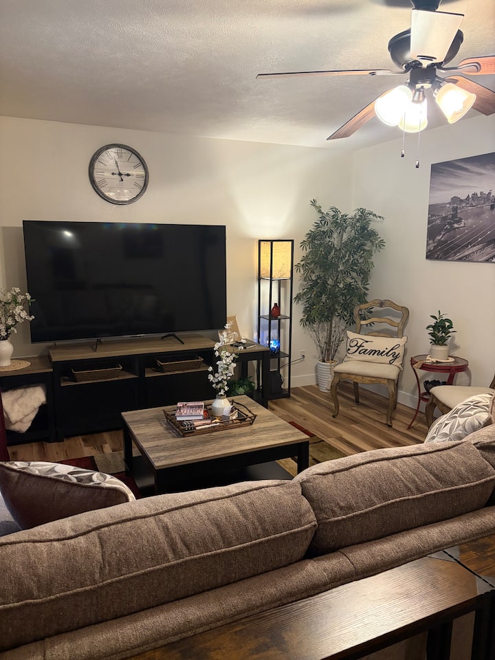 Adorable 3 Bedroom 2 Level House - Spokane, WA