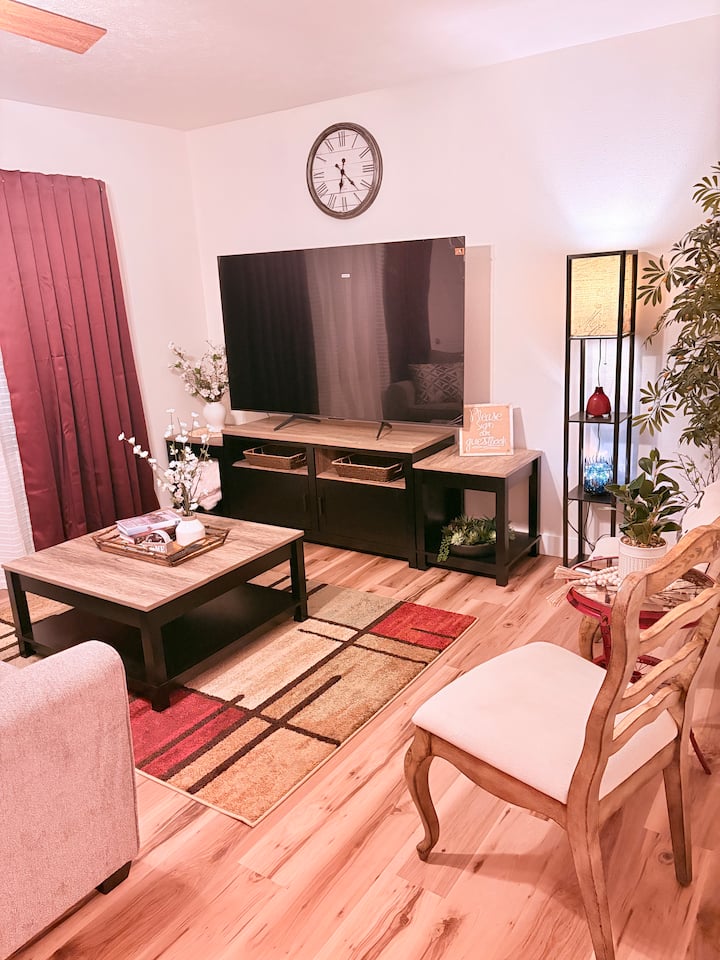 Adorable 3 Bedroom 2 Level House - Spokane, WA