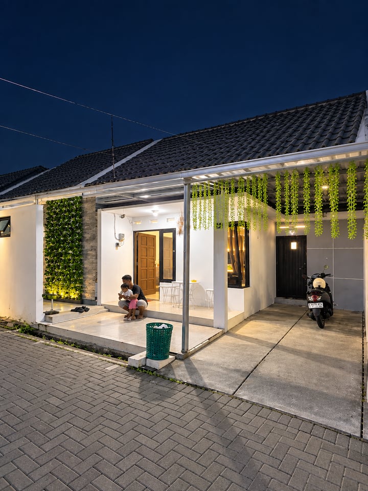 Homestay Ndalem Solo
Homestay Cozy Dan Nyaman Solo - Surakarta
