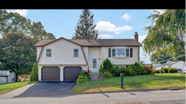 House In Derby - Derby, CT