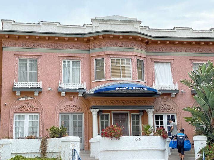 Central Room For 2 W/ Private Bath Mid Wilshire La - Los Angeles, CA