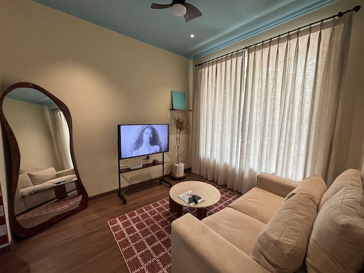 New & Stylish 2br In Central Of Saigon W/balcony - Ho Chi Minh