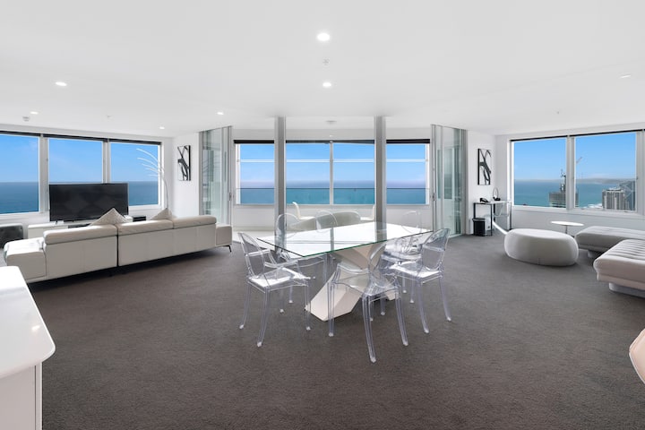 Above The Sunrise – Q1 160sqm Of Stylish Space. - Gold Coast