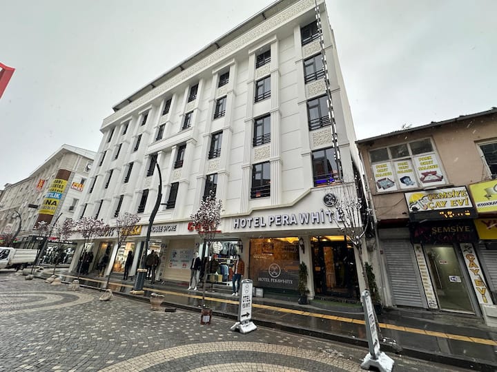 Evinizden Uzakta Eviniz
Merkezi • Temiz • Konforlu - Van