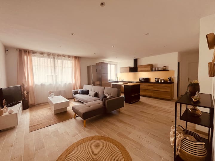 Harmonia : Grand P4 Lumineux, Parking Privé - Nîmes