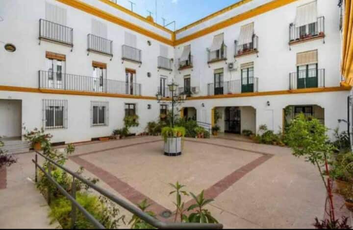 Boteros, Patio Sevillano & Paz En La Alfalfa - Sevilla