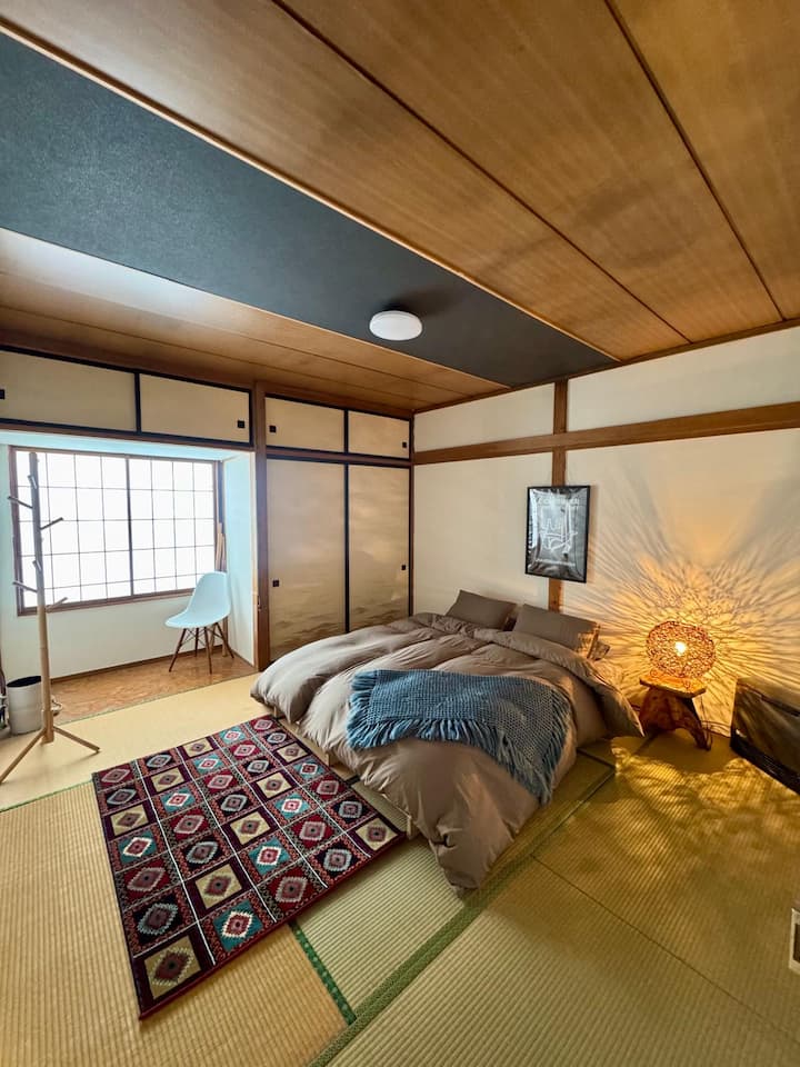 妙高高原駅10分｜古民家1棟貸切｜4個室・最大8名｜仲間と囲む大型キッチン＆リビング - Myoko