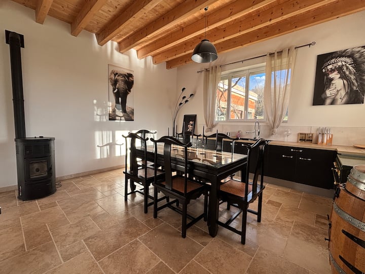 Maison "La Grange", Avec Grande Pièce De Vie. - Angoulême