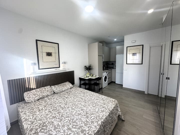 Completo Y Acogedor Estudio, Ubicado En Fuencarral - Madrid