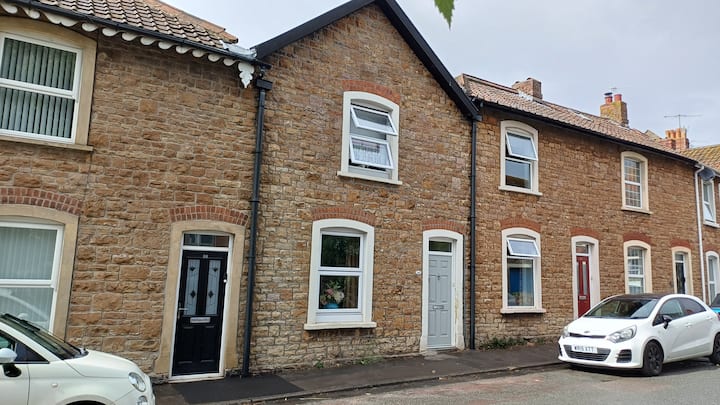 Stylish House In Fabulous Location - 클리브던