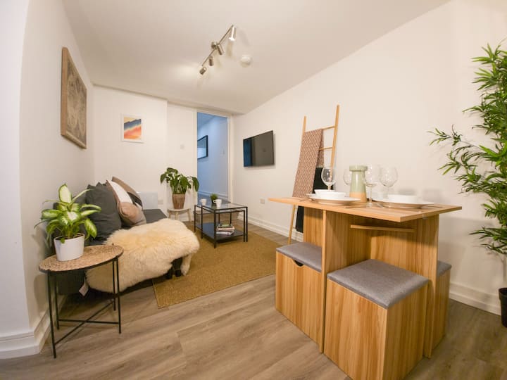 Modern Stay • Secure Access • Parking & Wi-fi - Cardiff