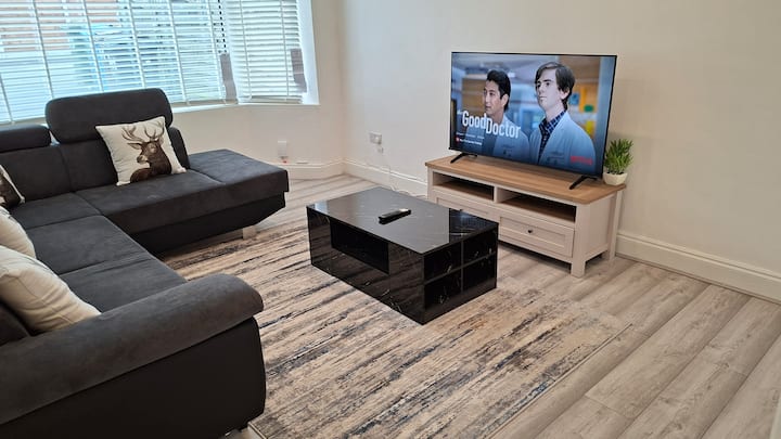 The White House - Oldham