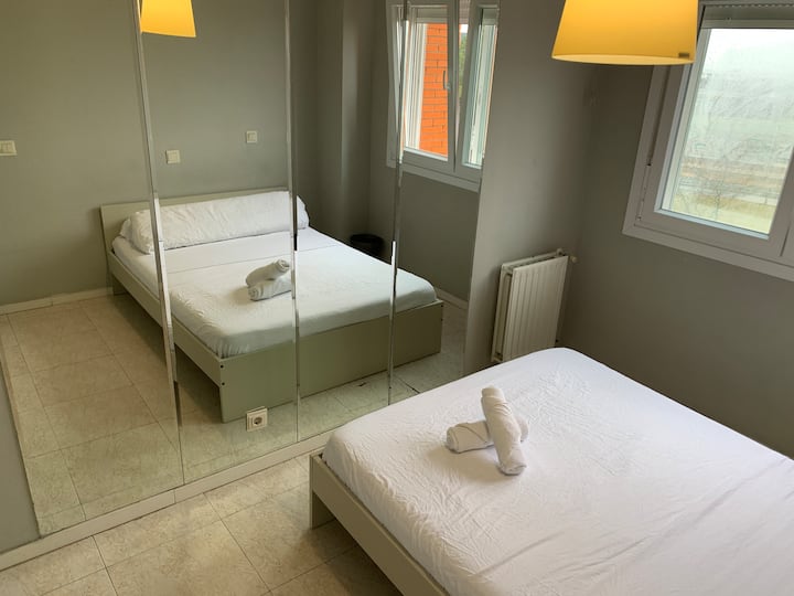 No Fumadores. No Ruidosos. No Aire Acondicionado. - Pinto