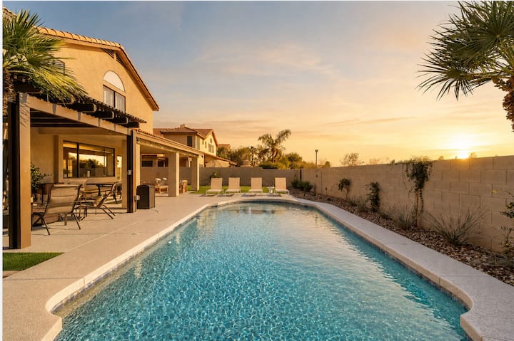 Az Summer Getaway W/backyard And Pool - 鳳凰城