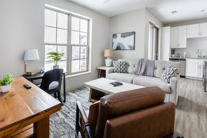 Landing | Amazing 1bd, Gym, Courtyard - Cleveland, OH