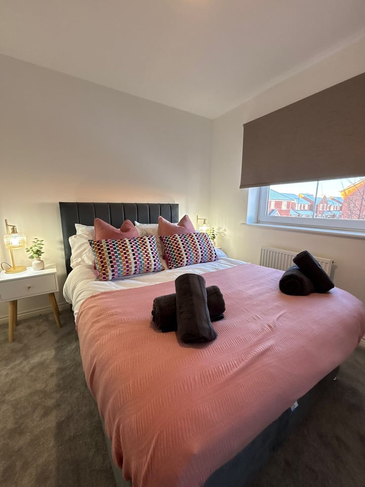 Spacious 3br | Home In Bolton | Cotton Meadows - Bolton