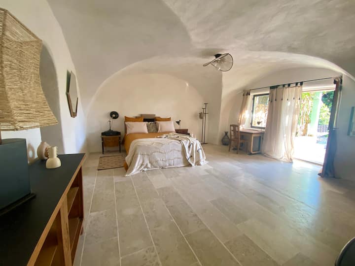 Chambre Des Amoureux
Volume, Fraîcheur, Silence - Dieulefit