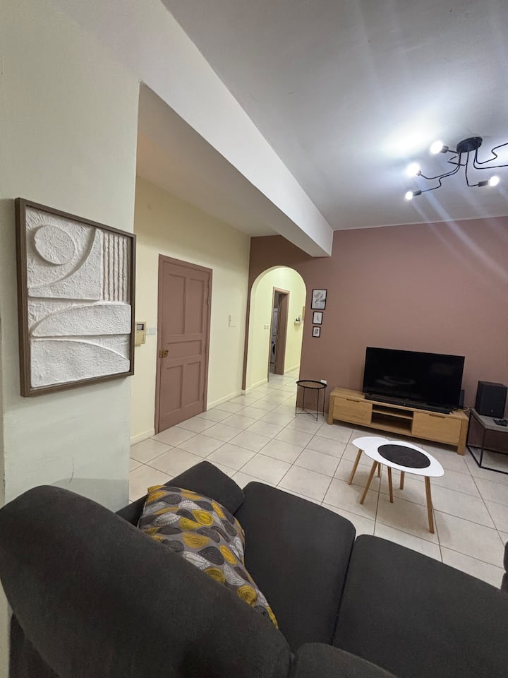 1 Min Walk To Sea | Central Sliema Apartment - Valletta, Malta