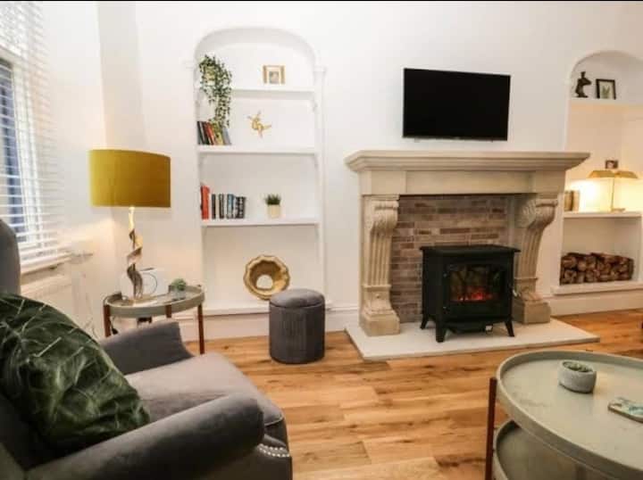 Peaceful Coastal Hideaway Near The Lakes - Grange-over-Sands