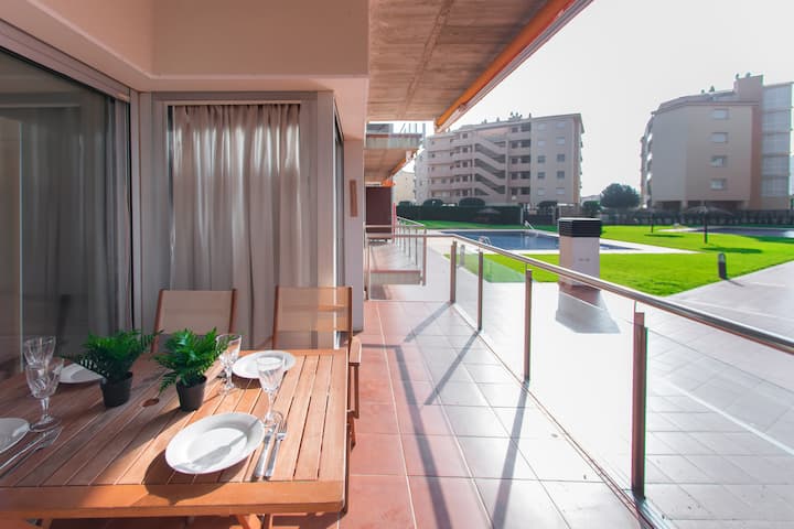 Apt W/ Pool + Covered Parking + Terrace (6) - Roses