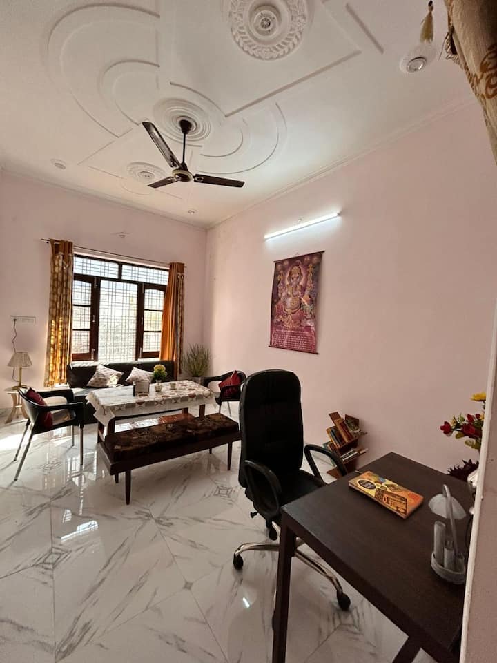 Spacious 2-bed 2-bath Retreat Near Rajpurroad - デーラー・ドゥーン