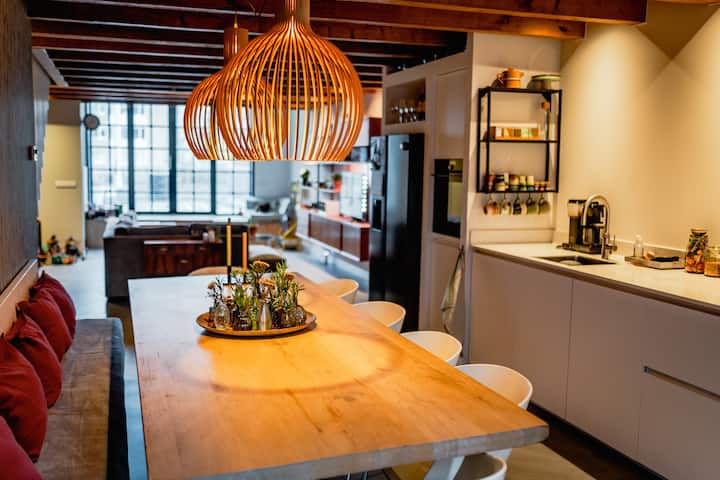 Grachtenpand Aan De Haven In Hartje Middelburg - Vlissingen