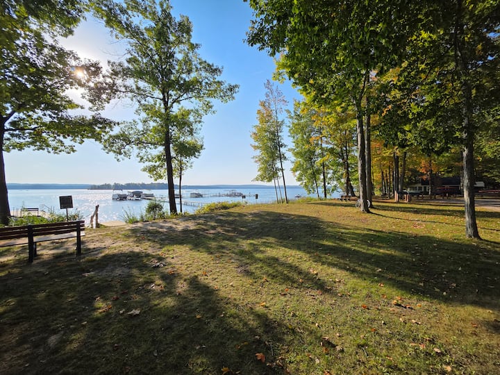 Green Lake Gem 3br Lake Access Near Traverse City - Interlochen, MI
