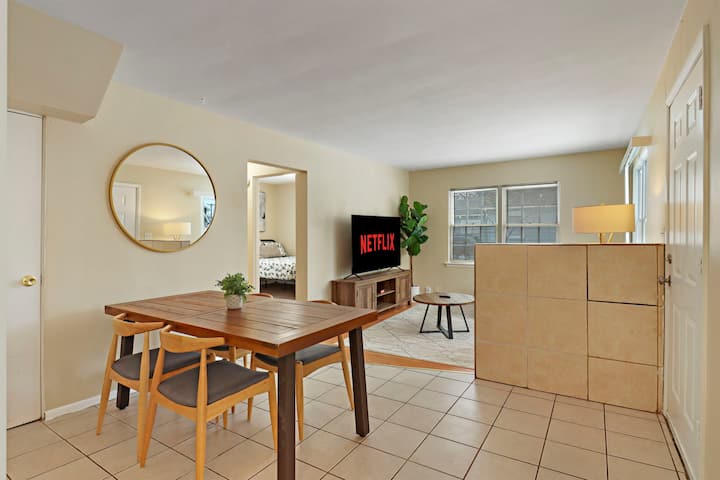 Relaxing 4br | 2ba Getaway - Great Lakes Navy Base - Waukegan, IL